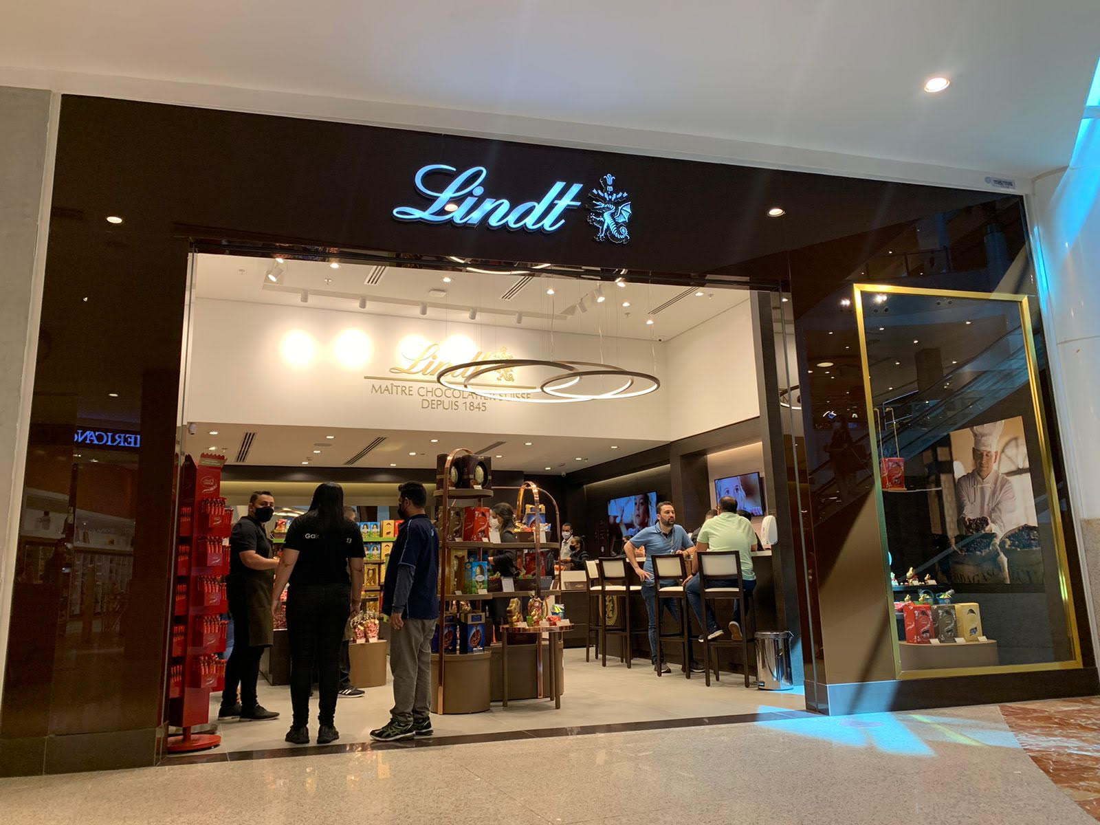 Marca suíça de chocolates Lindt abre primeira loja em Fortaleza ...