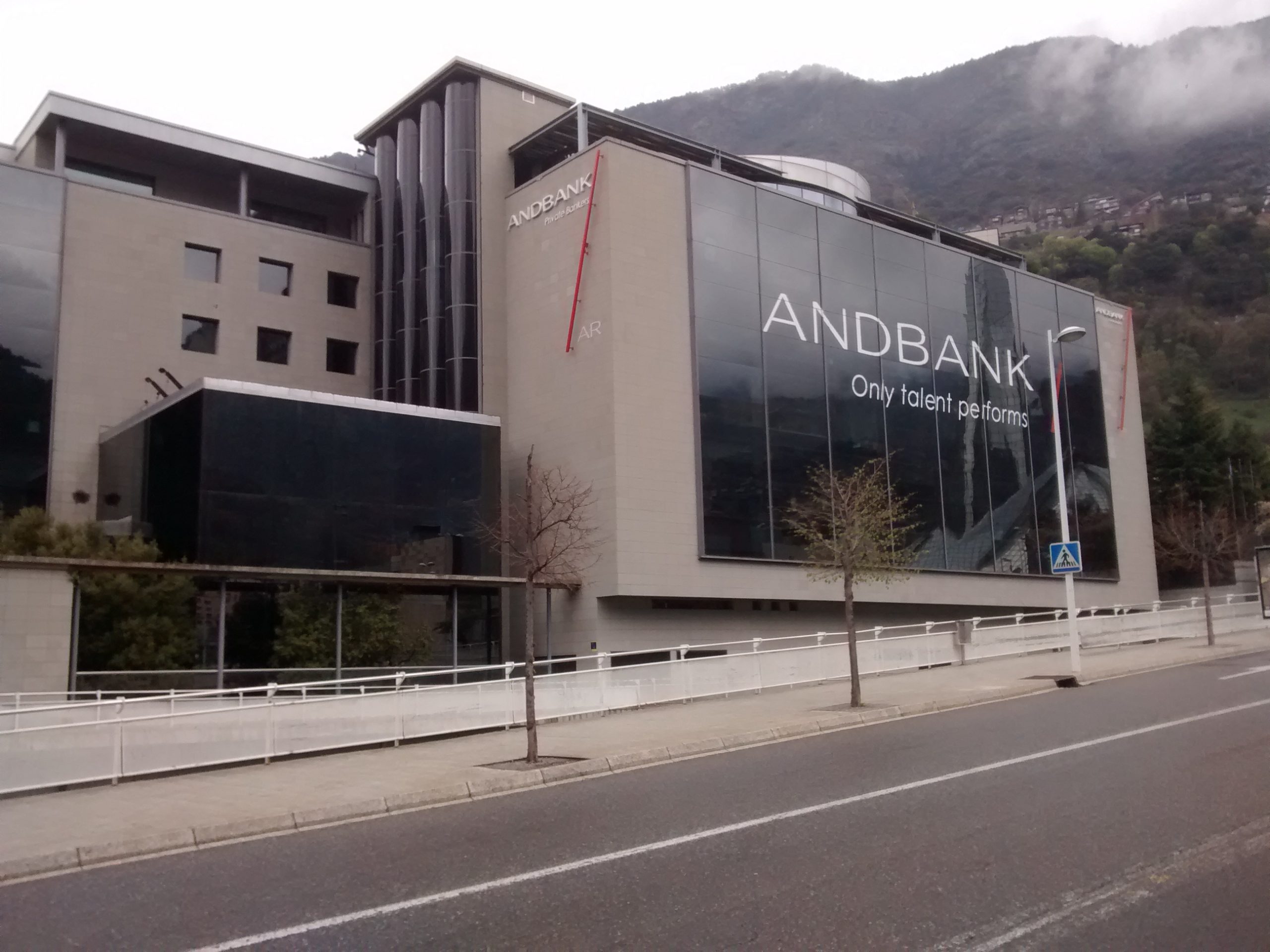 Conheça a história de sucesso do Andbank - Conexão 085